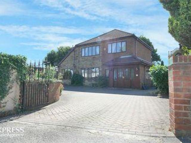 3 Bedrooms Detached house for sale in Hollings Lane, Ravenfield, Rotherham, South Yorkshire S65