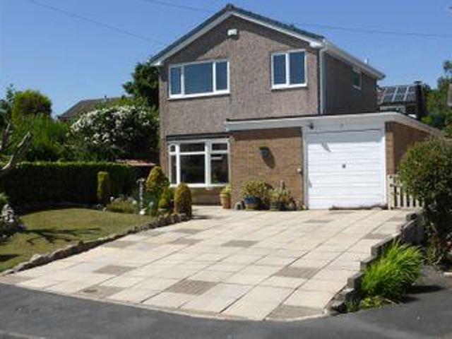 3 Bedrooms Detached house for sale in Holt Park Gate, Holt Park, Leeds, West Yorkshire LS16