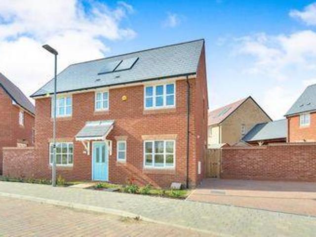 3 Bedrooms Detached house for sale in Ivernia Avenue, Brooklands, Milton Keynes, Buckinghamshire MK10