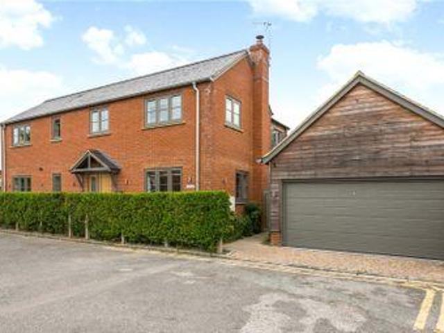 3 Bedrooms Detached house for sale in Jacobs Meadow, Princes Risborough, High Wycombe, Buckinghamshire HP27