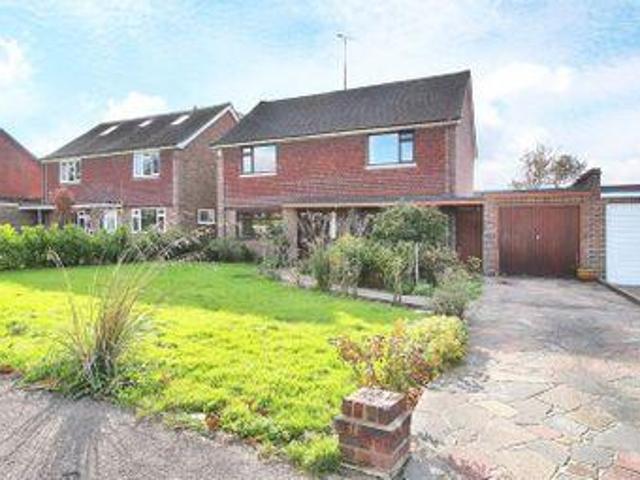 3 Bedrooms Detached house for sale in Kingsmead Road, Broadbridge Heath, West Sussex RH12