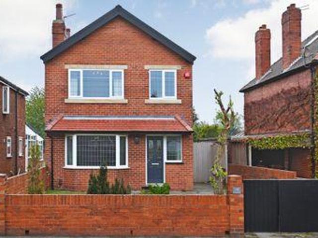 3 Bedrooms Detached house for sale in Kingsway, Ossett WF5