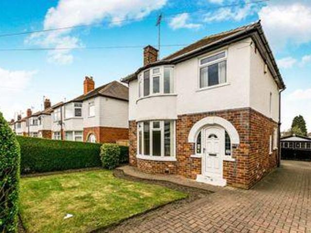 3 Bedrooms Detached house for sale in Knightsway, Leeds LS15