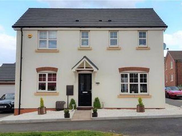 3 Bedrooms Detached house for sale in Lancaster Way, Whitnash, Leamington Spa CV31