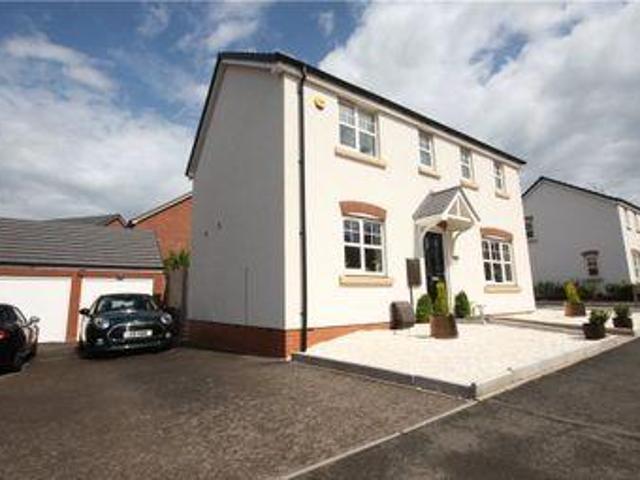 3 Bedrooms Detached house for sale in Lancaster Way, Whitnash, Leamington Spa CV31
