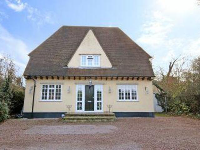 3 Bedrooms Detached house for sale in Leaves Green Road, Keston BR2