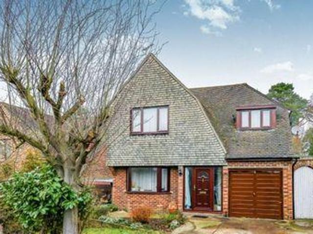 3 Bedrooms Detached house for sale in Lightwater, Surrey, United Kingdom GU18