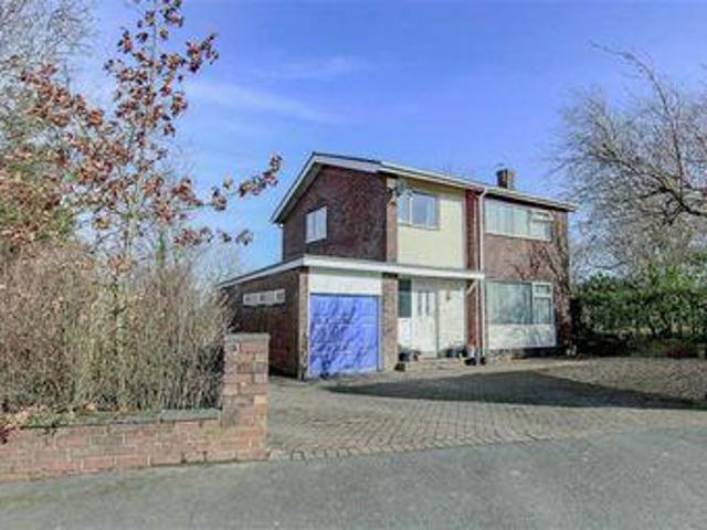3 Bedrooms Detached house for sale in Linton Drive, Burnley BB11