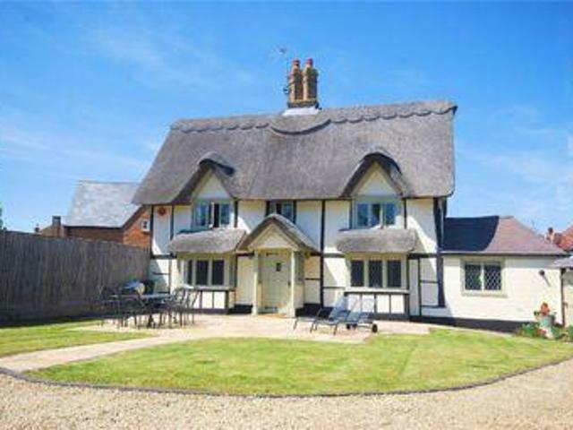 3 Bedrooms Detached house for sale in London Road, Aston Clinton, Buckinghamshire HP22