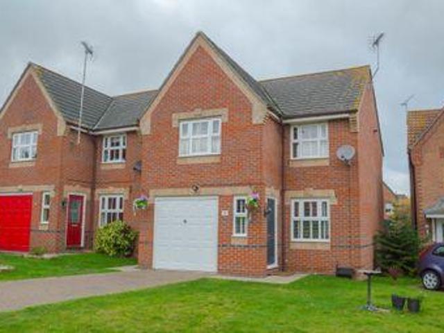 3 Bedrooms Detached house for sale in Lowry Close, Haverhill CB9