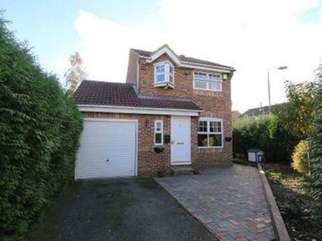 3 Bedrooms Detached house for sale in Park Close, Ryhill, Wakefield, West Yorkshire WF4
