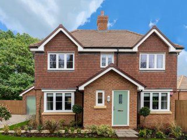 3 Bedrooms Detached house for sale in Petworth Road, Wisborough Green, Billingshurst RH14