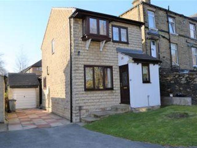 3 Bedrooms Detached house for sale in Portland Close, Lindley, Huddersfield HD3