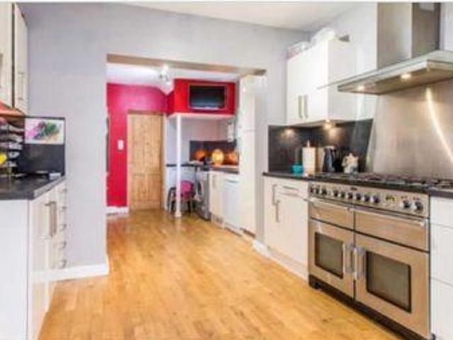3 Bedrooms Detached house for sale in Povey Cross Road, Horley RH6