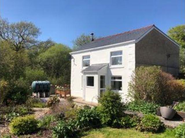 3 Bedrooms Detached house for sale in Quarry Road, Upper Brynamman Ammanford SA18