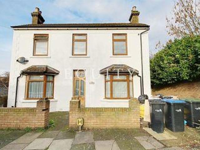 3 Bedrooms Detached house for sale in Raynton Road, Enfield EN3