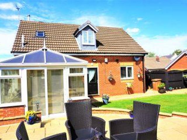 3 Bedrooms Detached house for sale in Ronaldsway, Preston PR1