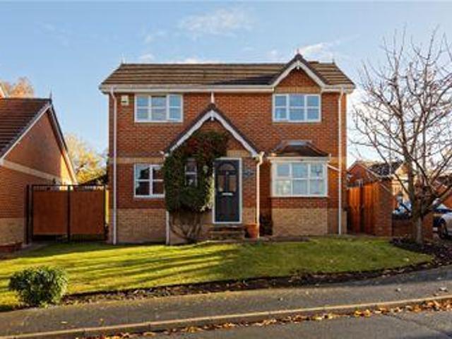 3 Bedrooms Detached house for sale in St. Marys Park Green, Leeds, West Yorkshire LS12