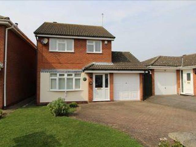 3 Bedrooms Detached house for sale in St. Andrews Gardens, Colchester CO4