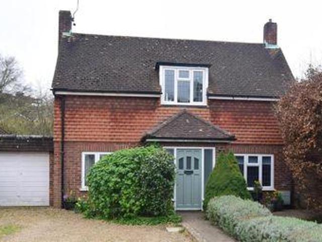 3 Bedrooms Detached house for sale in St. Johns Road, Leatherhead, Surrey KT22