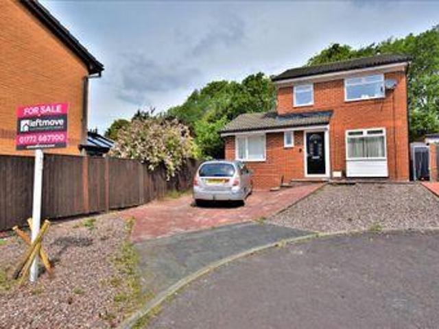 3 Bedrooms Detached house for sale in Savick Way, Lea, Preston, Lancashire PR2