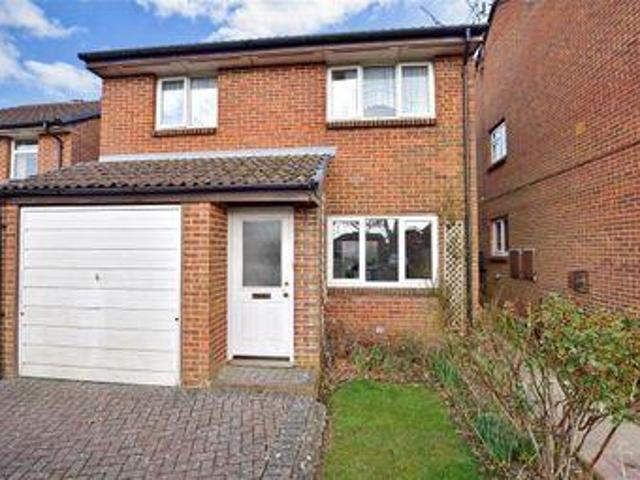 3 Bedrooms Detached house for sale in Singleton Road, Broadbridge Heath, Horsham, West Sussex RH12