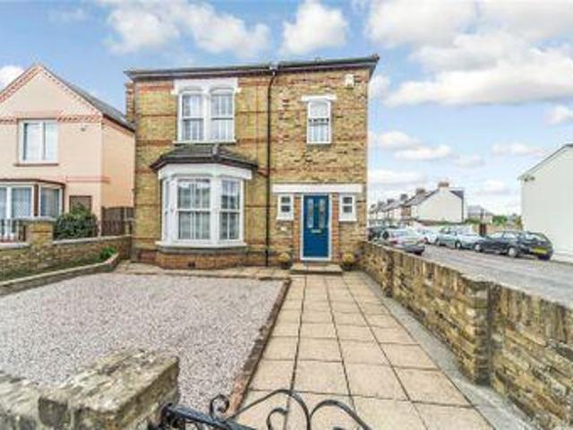 3 Bedrooms Detached house for sale in Singlewell Road, Gravesend, Kent DA11