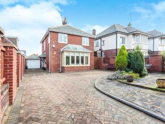 3 Bedrooms Detached house for sale in South Park Drive, Stanley Park, Blackpool, Lancashire FY3