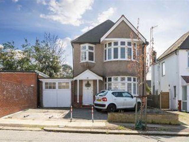 3 Bedrooms Detached house for sale in Southfields, Hendon, London NW4