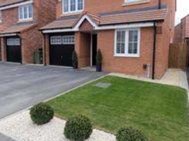 3 Bedrooms Detached house for sale in The Fouracres, Wakefield WF1