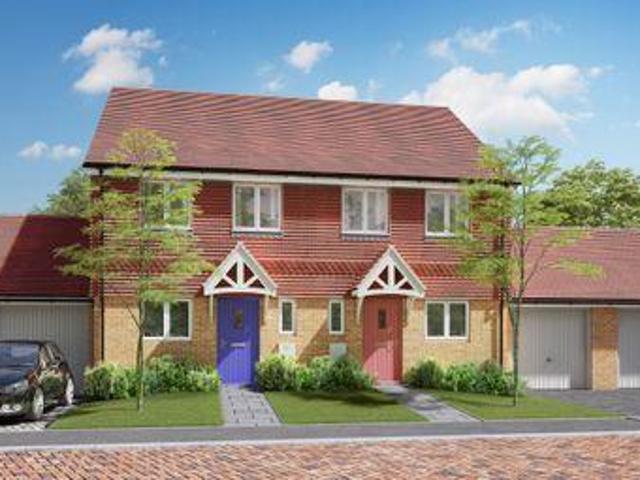 3 Bedrooms Detached house for sale in The Hawthorns, Holly Drive, Copthorne RH10