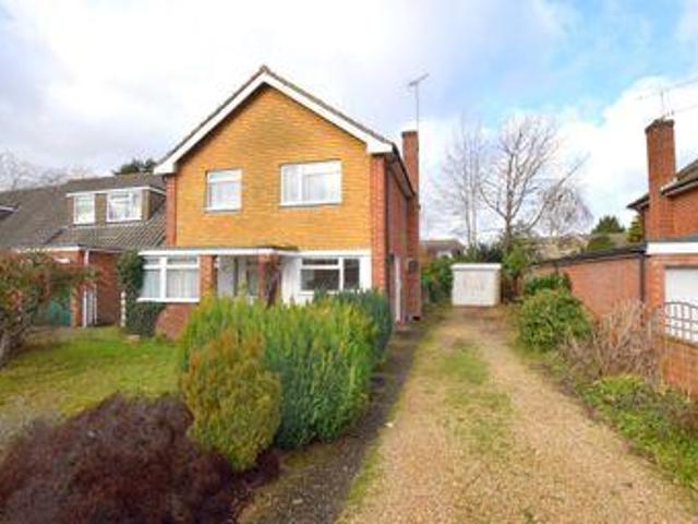 3 Bedrooms Detached house for sale in The Laurels, Fleet GU51