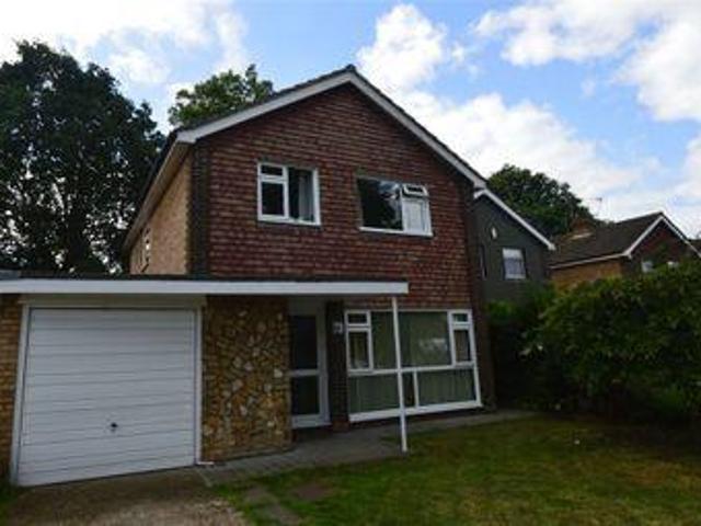 3 Bedrooms Detached house for sale in The Ridings, Lower Sunbury, Surrey TW16