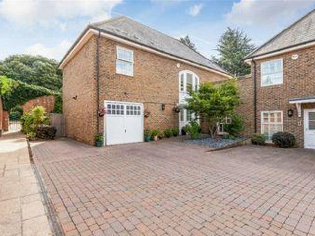 3 Bedrooms Detached house for sale in The Stables, Broadfield Way, Aldenham, Hertfordshire WD25