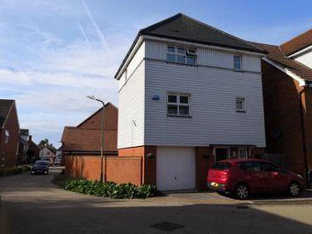 3 Bedrooms Detached house for sale in Tilling Close, Maidstone ME15
