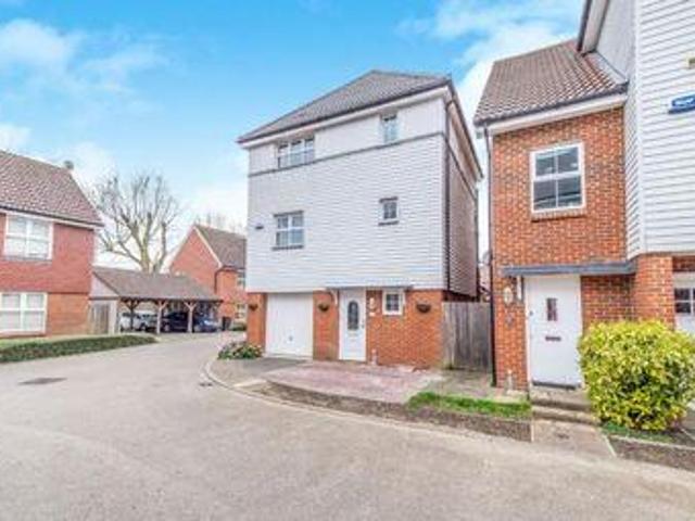 3 Bedrooms Detached house for sale in Tilling Close, Maidstone, Kent ME15