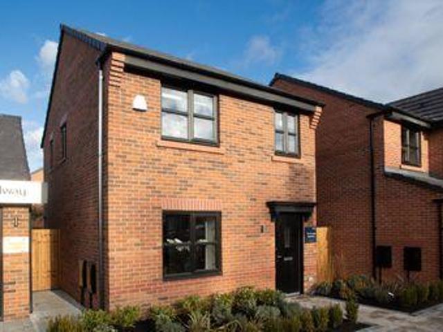 3 Bedrooms Detached house for sale in Tiverton Avenue, Leigh WN7