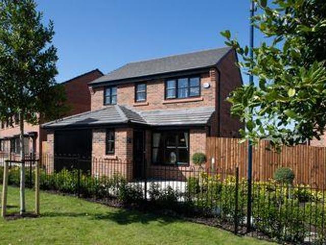 3 Bedrooms Detached house for sale in Tiverton Avenue, Leigh WN7