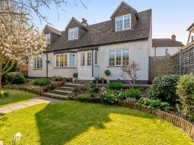 3 Bedrooms Detached house for sale in Upper Old Park Lane, Farnham GU9