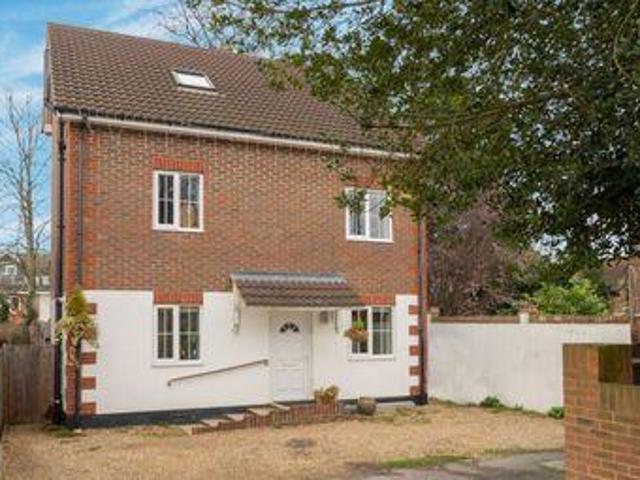 3 Bedrooms Detached house for sale in Upper Road, Wallington SM6