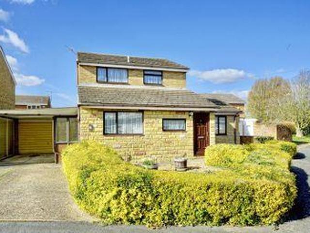 3 Bedrooms Detached house for sale in Vineyard Way, Buckden, Cambridgeshire. PE19