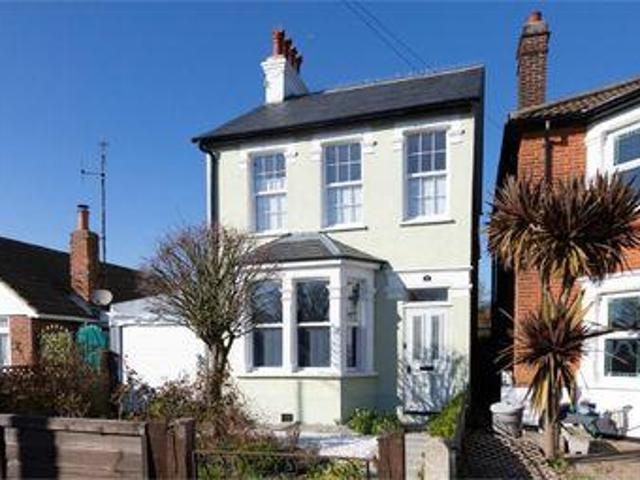 3 Bedrooms Detached house for sale in Walton Road, Clacton On Sea, Essex CO15