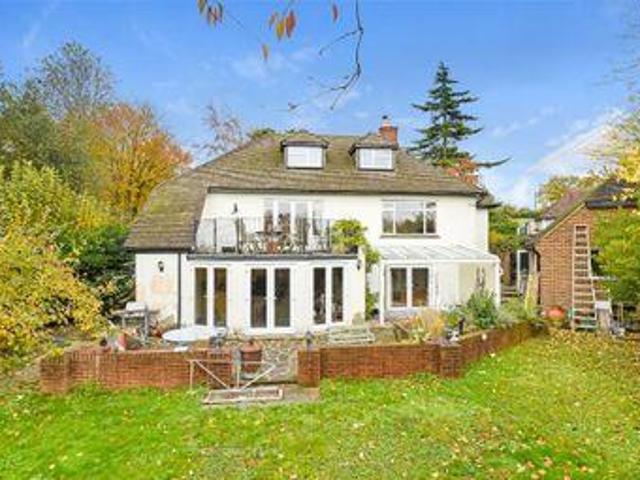 3 Bedrooms Detached house for sale in Well Hill, Chelsfield, Orpington, Kent BR6
