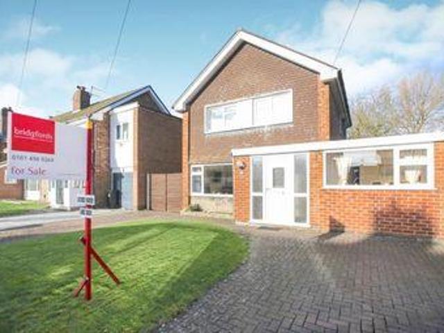 3 Bedrooms Detached house for sale in Wellfield Road, Offerton, Stockport, Cheshire SK2