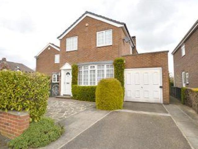 3 Bedrooms Detached house for sale in Whinmoor Court, Leeds LS14