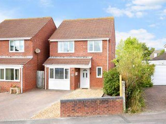 3 Bedrooms Detached house for sale in Wilton Drive, Trowbridge BA14