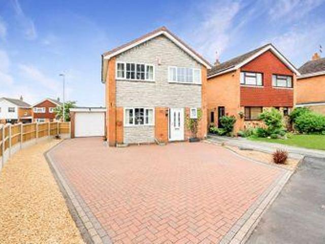 3 Bedrooms Detached house for sale in Wood Crescent, Stone ST15