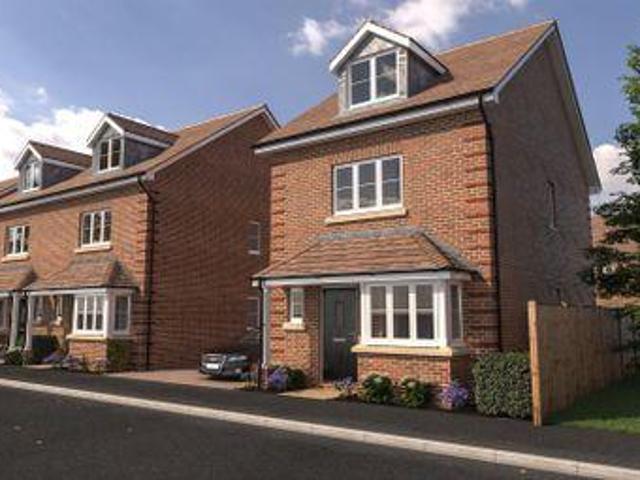 3 Bedrooms Detached house for sale in Woodland Meadows, Woodley, Reading RG5