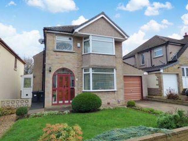 3 Bedrooms Detached house for sale in Woodland Grove, Bradford BD9