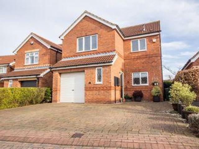 3 Bedrooms Detached house for sale in 14 Moat Close, Woodlaithes Village S66